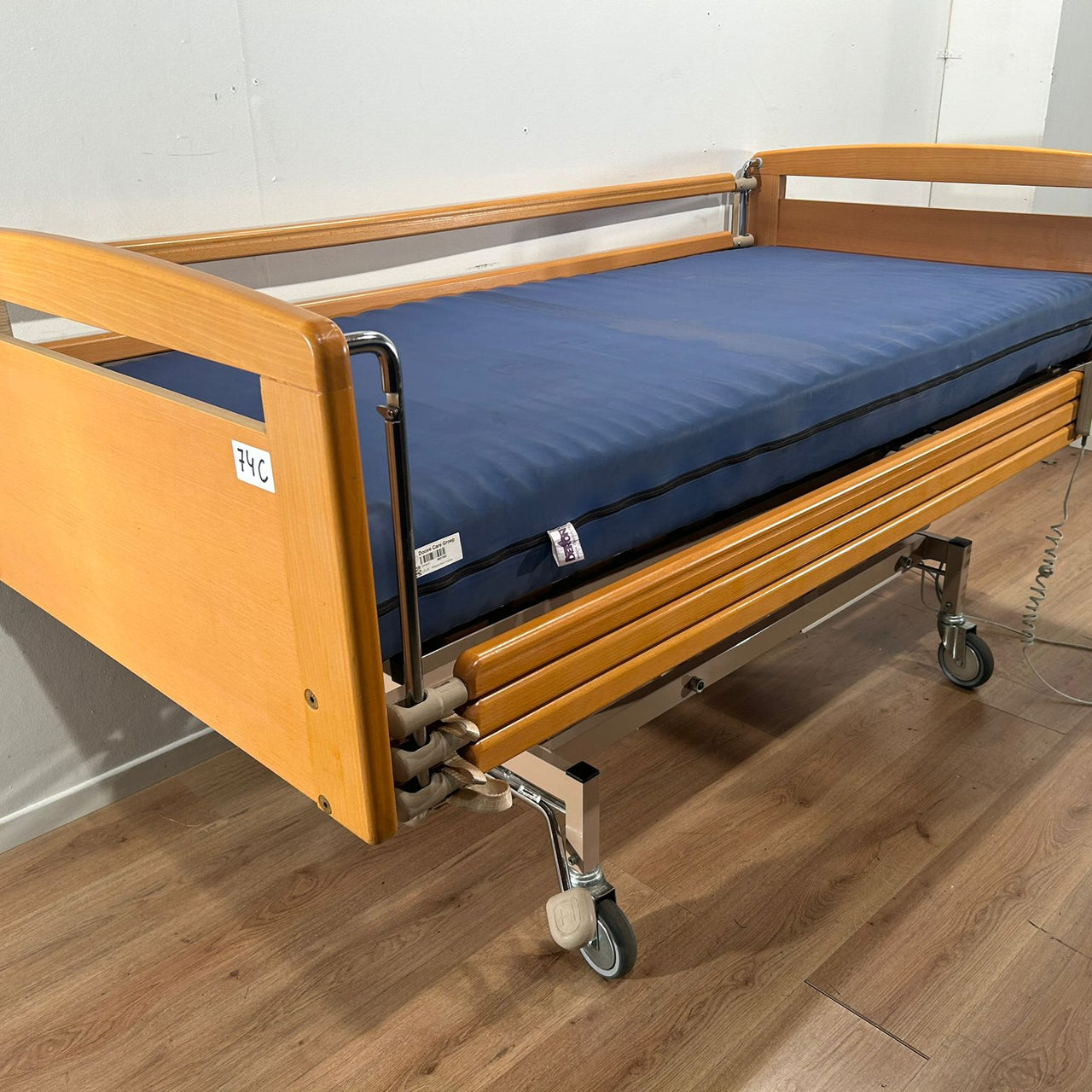 Haelvoet 74B Elektrisch Hoog/Laag Thuiszorgbed kopen – Thuiszorg-bed.nl